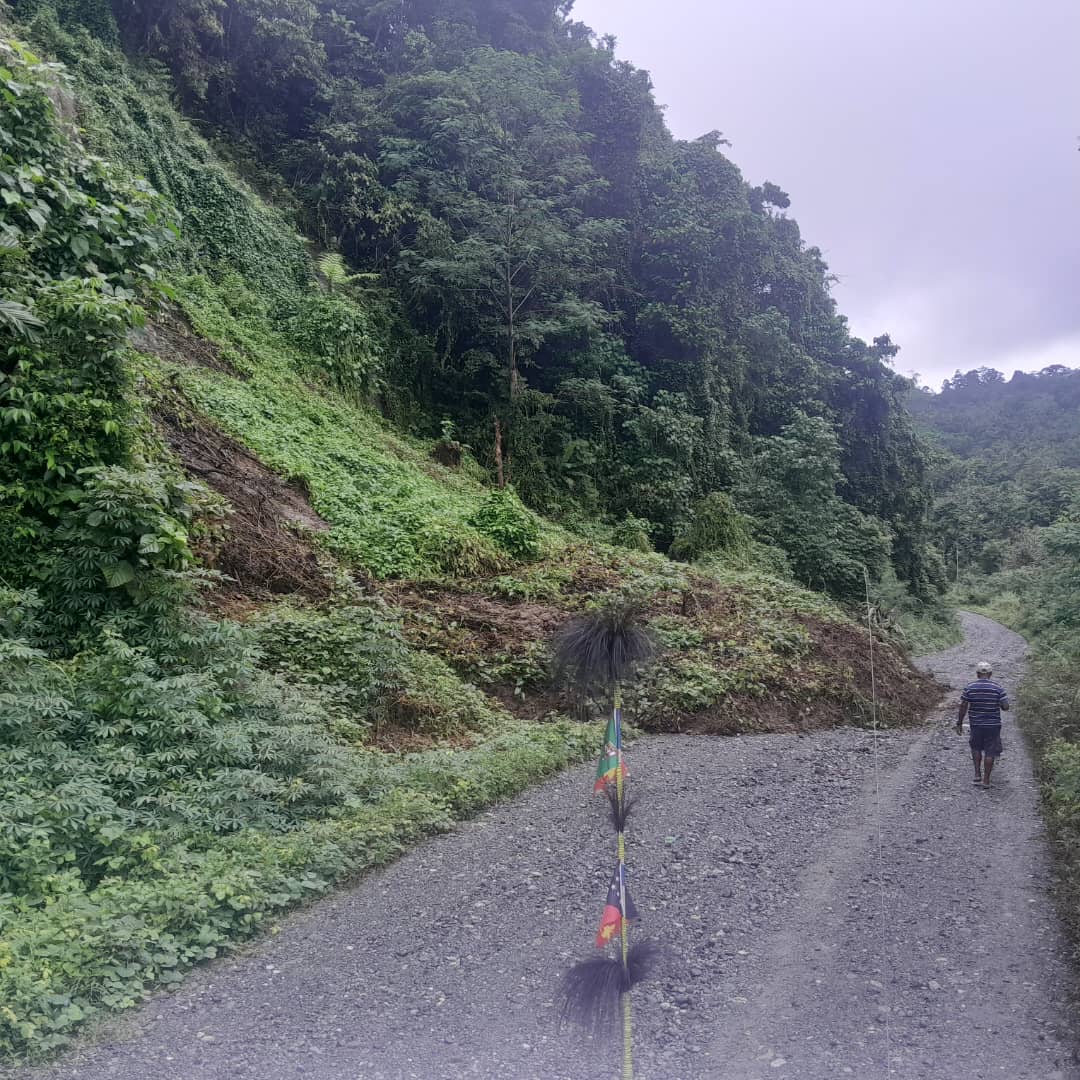 BAD ROAD CONDITIONS AFFECTS RURAL FARMERS AND THEIR BUSINESSES — EMTV ...