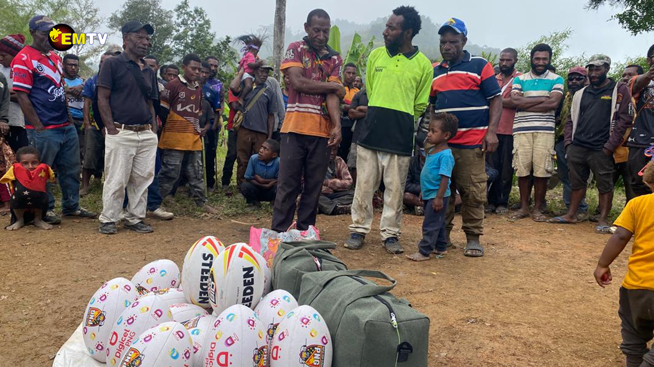 FORMER HUNTERS DONATES JERSEYS TO ELIMBARY TEAMS — EMTV ONLINE